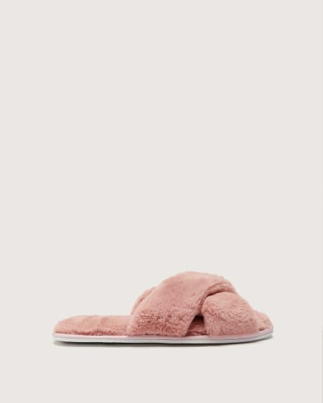 Wide Width Slippers for Women | Penningtons Canada