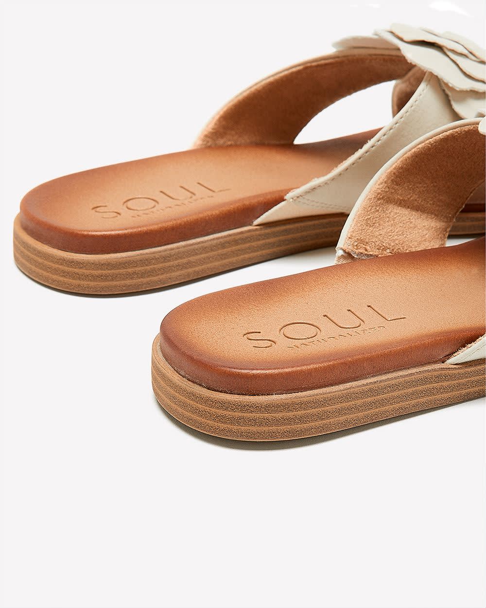 Sandale à talon plat Joyful avec fleur, pied large - Naturalizer ...