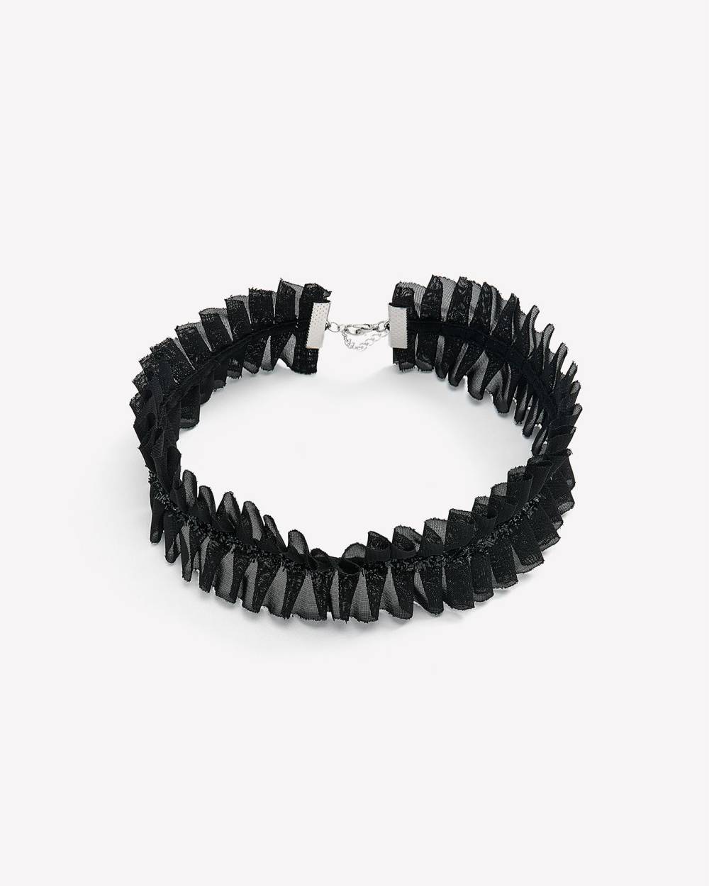 Collier ras du cou en tissu plissé noir | Penningtons