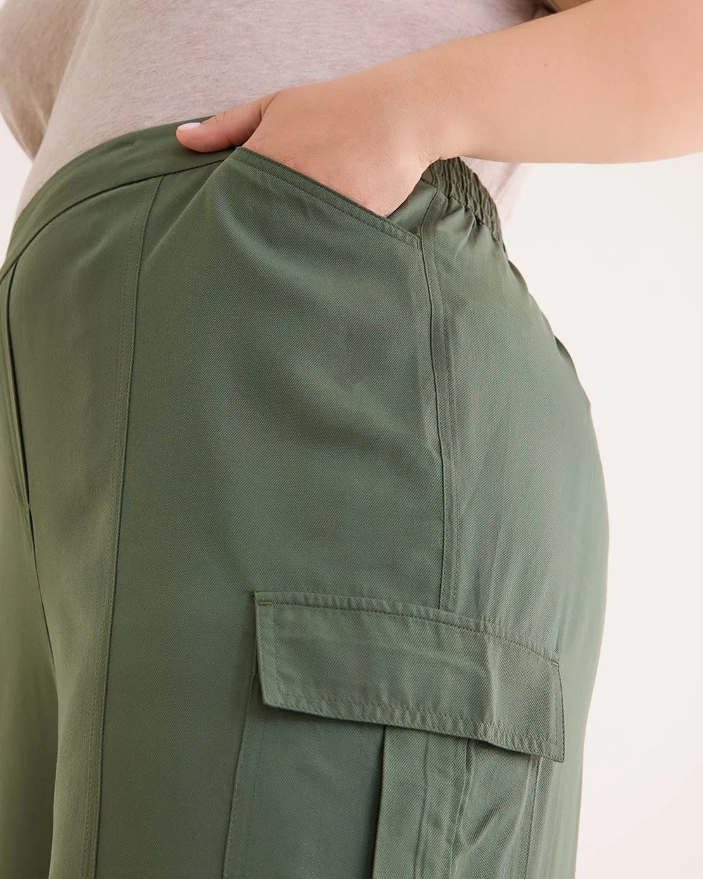 Cropped Straight-Leg Cargo Pant with Adjustable Hem Tab | Penningtons