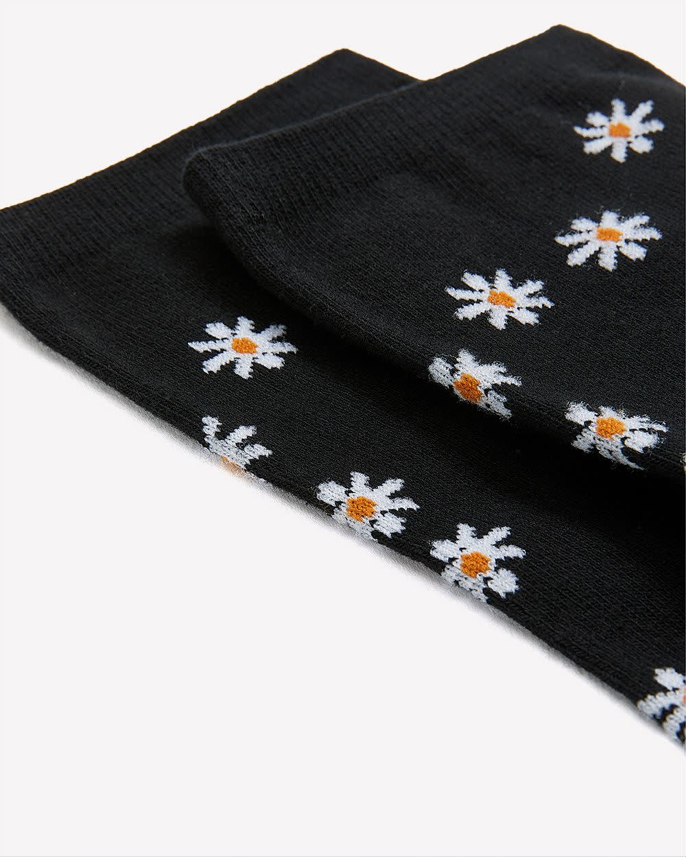 Black Crew Socks with Daisies Print | Penningtons
