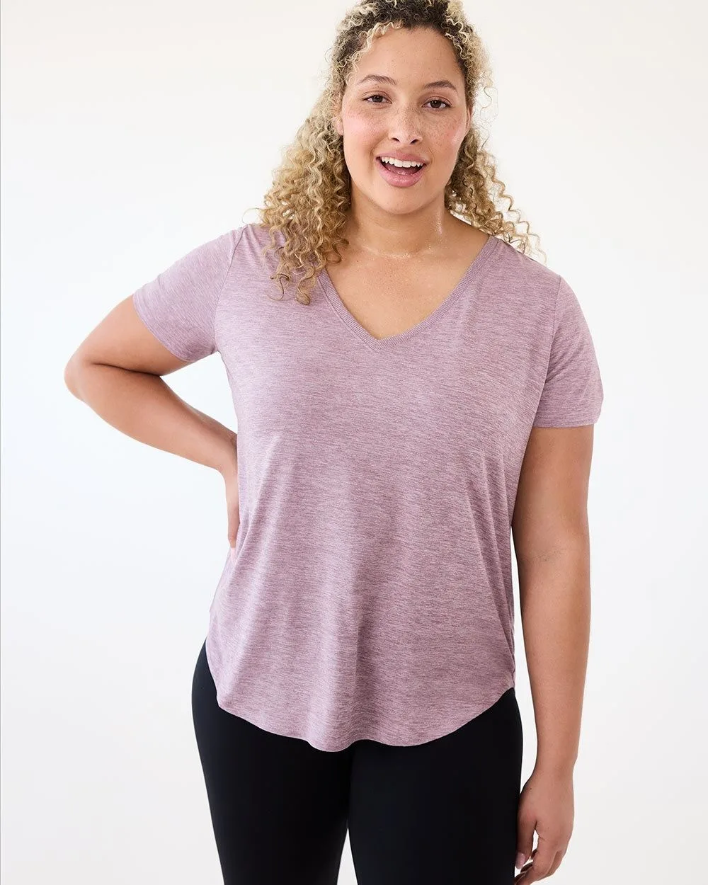 Short-Sleeve V-Neck Tee - Dry Lux Hyba Essentials | Regular | Penningtons